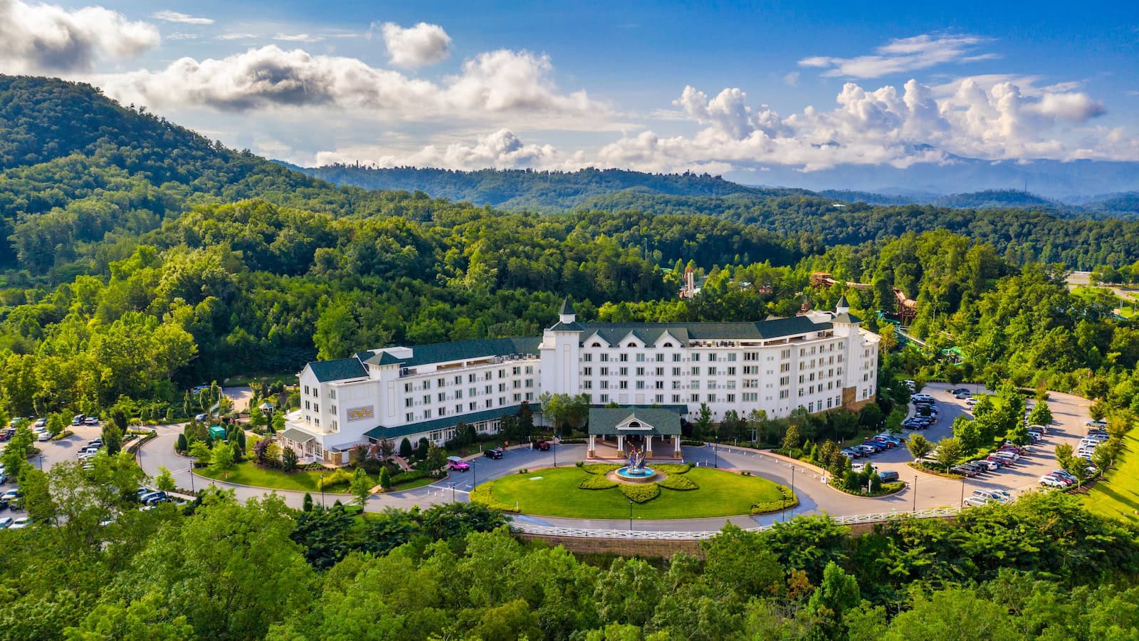 Dollywood Parks & Resorts 2026: Parks, Hotels & Tickets | Deep Arrival