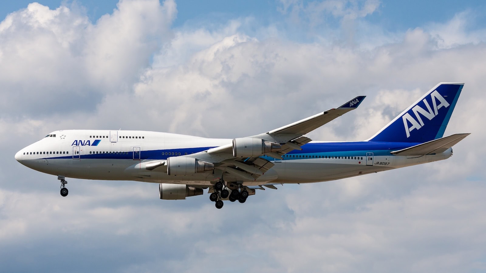 ANA (All Nippon Airways) Guide 2026: Business & First Class | Deep Arrival