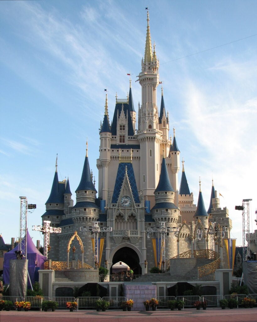 Disney World vs Universal Orlando: Which to Pick in 2026