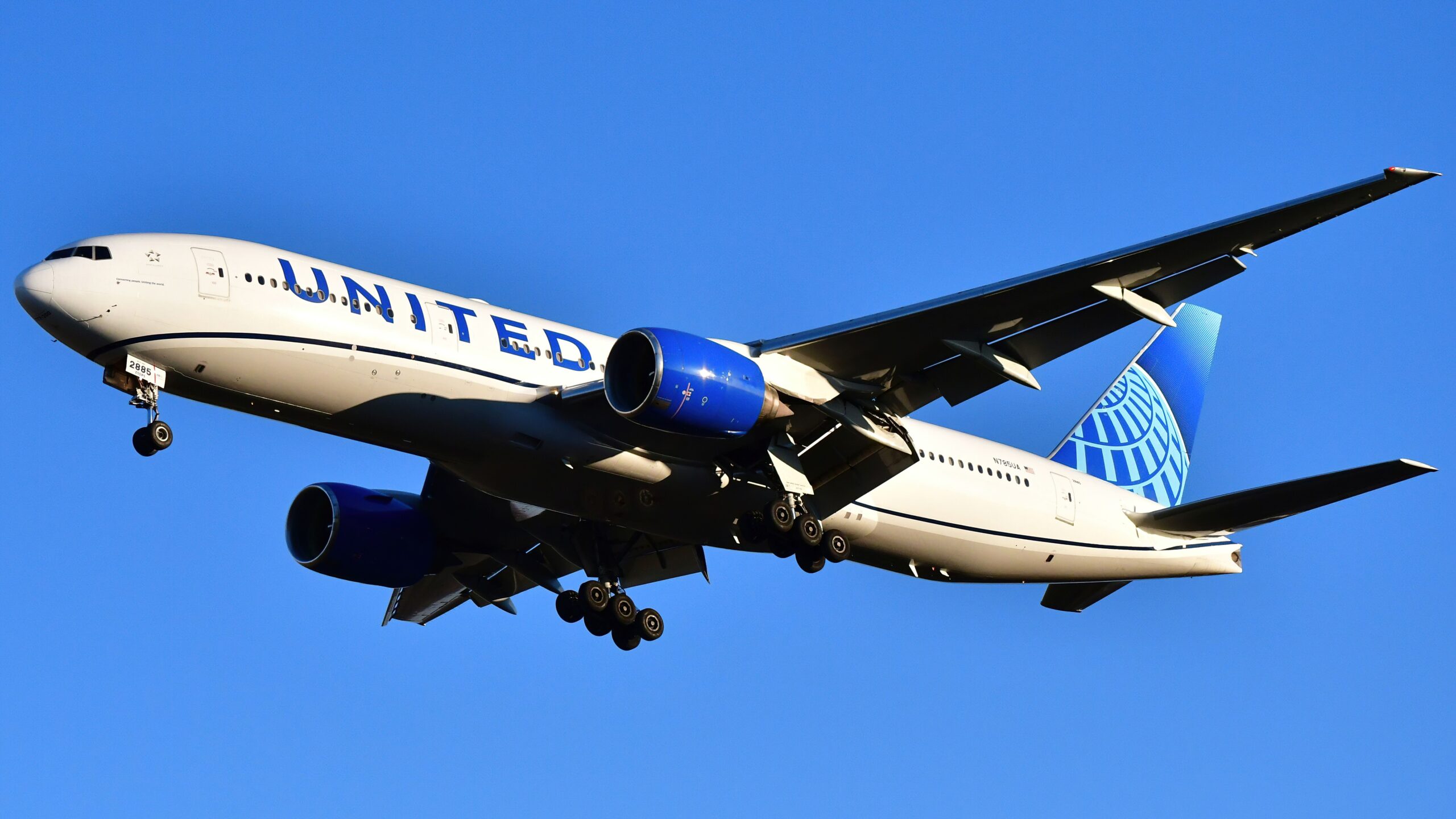 United Airlines Flight Diverts to Tokyo After Passenger Dispute | Deep ...