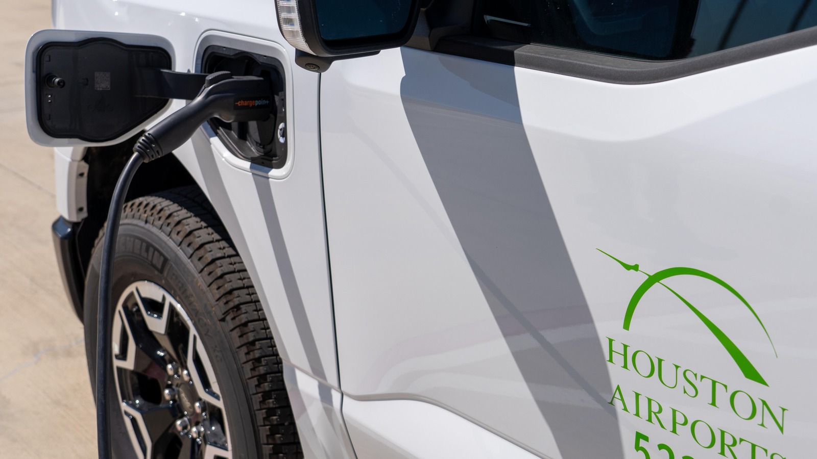 Houston Airports Adds 32 Electric Vehicles Across Its Airport System